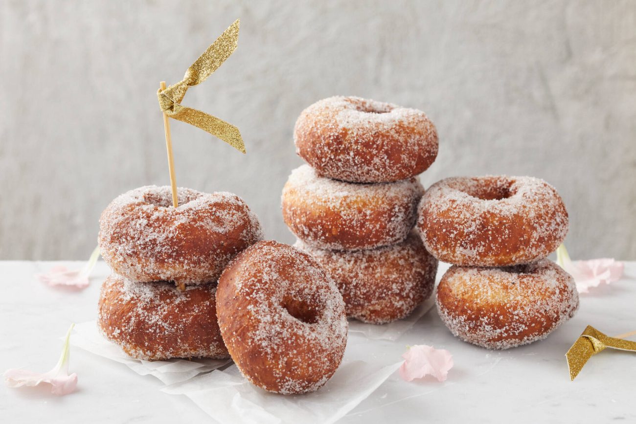 Donitsit pellillä ja helpot kuorrutukset - Valio